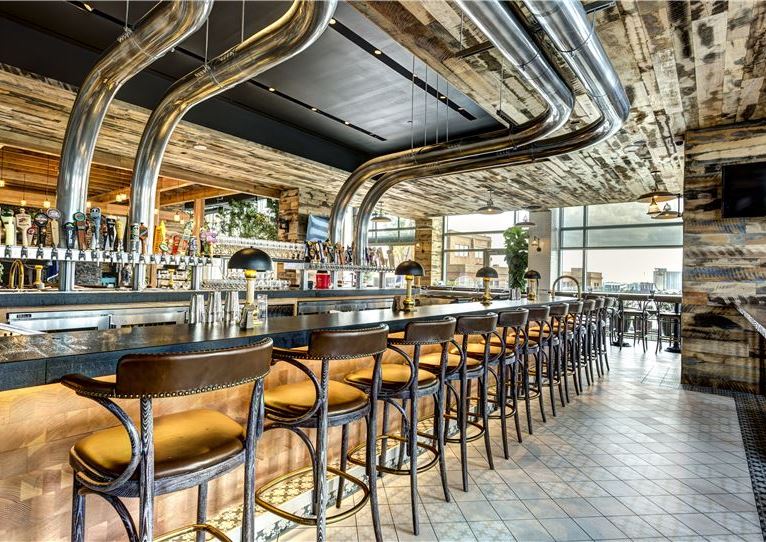 Upscale Norfolk Restaurants & Rooftop Bar - Hilton Norfolk The Main