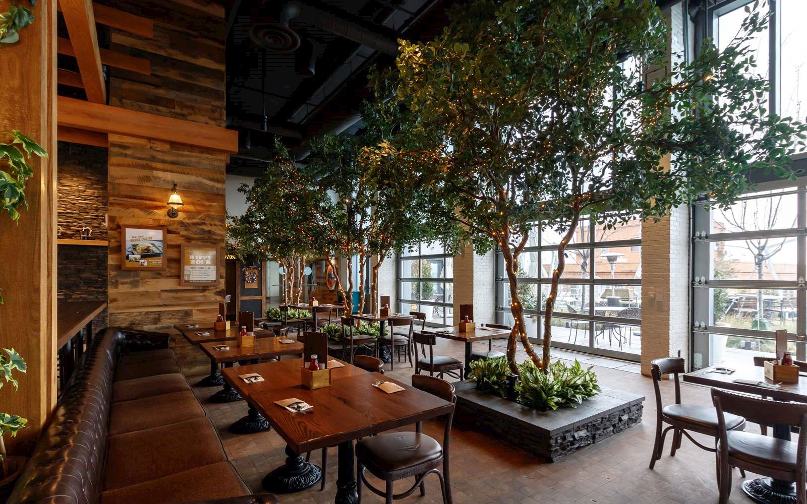Chic Rooftop Bar in Downtown Norfolk - Hilton Norfolk The Main