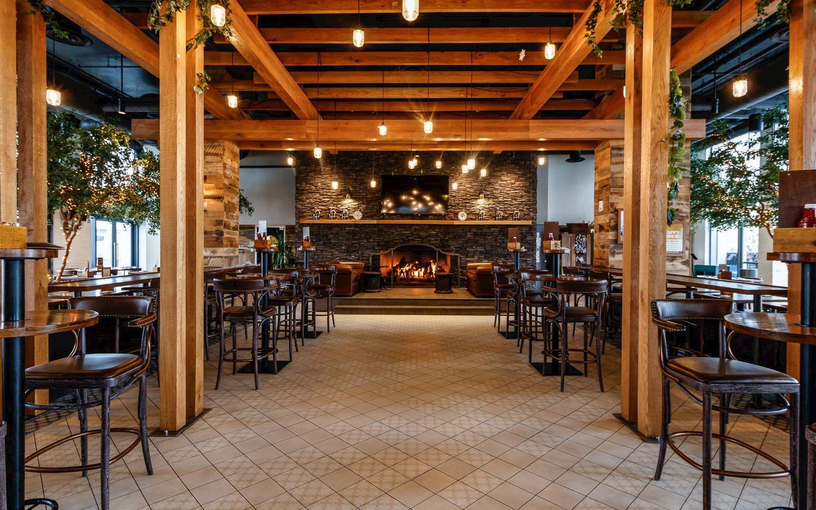 Chic Rooftop Bar in Downtown Norfolk - Hilton Norfolk The Main